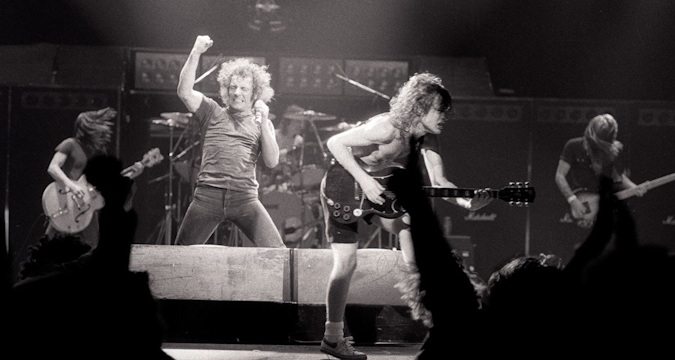 AC/DC - Back In Black | ROCKOVICA.com